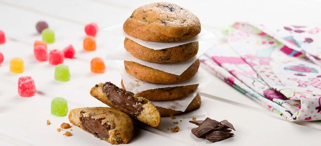 Receita de Cookies Recheados com Ganache Meio Amargo - Docepedia