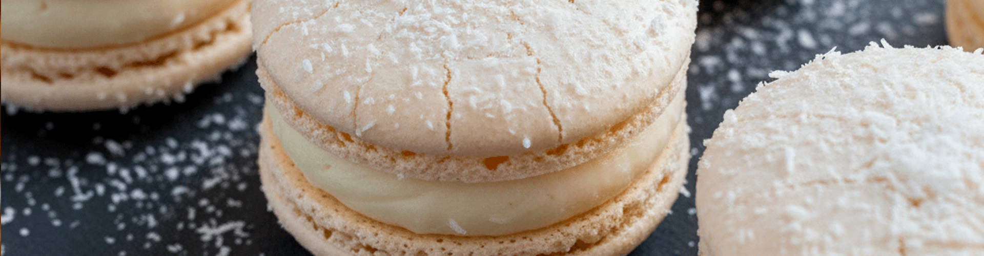 Receita de Bombom de Coco Bianco e Macaron - Docepedia